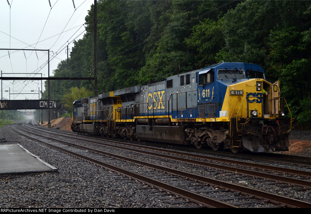 CSX AC60CW 611 trails on_Q418-18